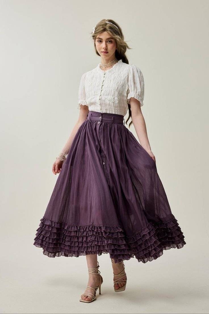 10+Timeless Trad Goth Outfits to Elevate Your Dark Style 2025