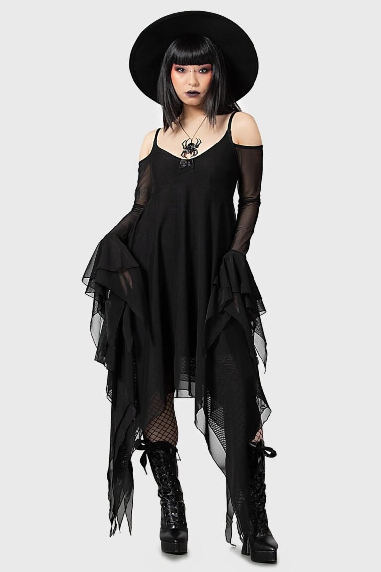 15+ Romantic Goth Outfits to Embrace Dark Romance & Gothic Elegance